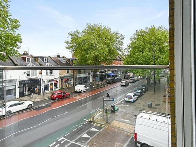 2 bedroom flat in London