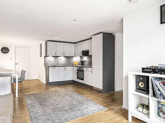 2 bedroom flat in London