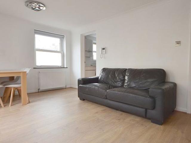 2 bedroom flat in London