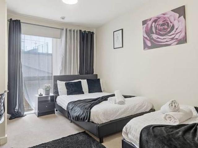 2 bedroom flat in London