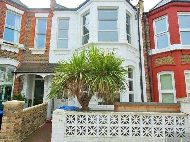 2 bedroom flat in London