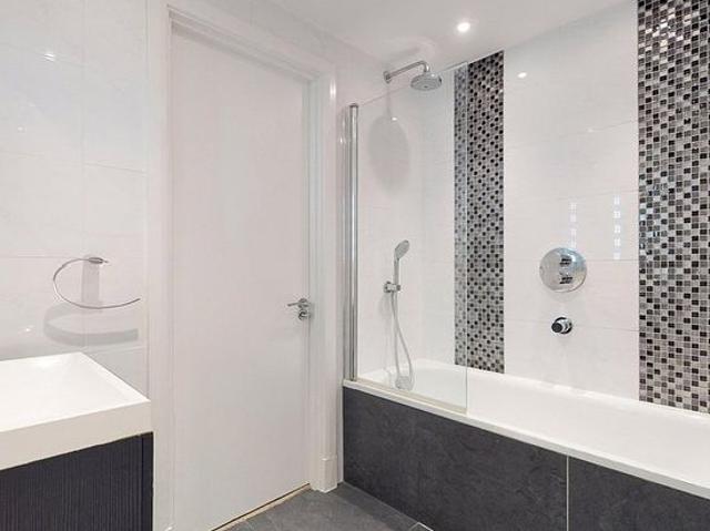 2 bedroom flat in London