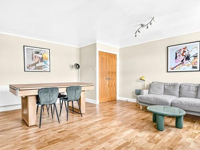 2 bedroom flat in London