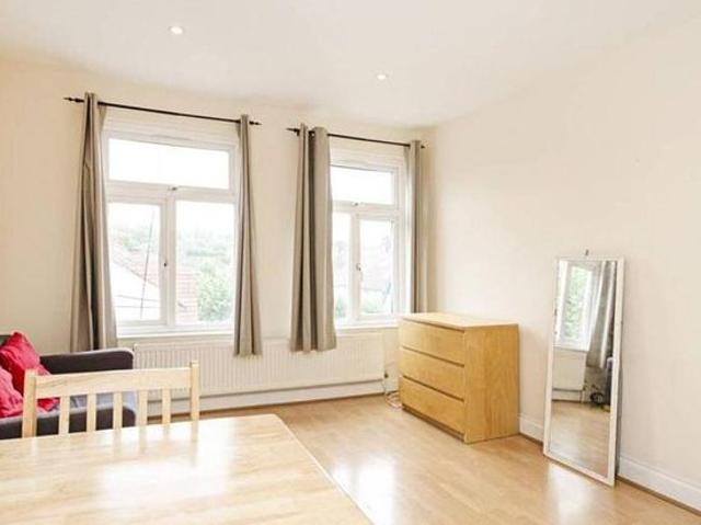 2 bedroom flat in London