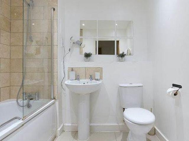 2 bedroom flat in London