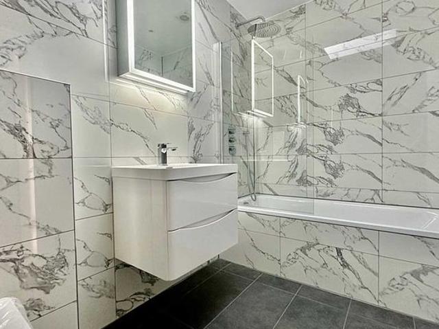 2 bedroom flat in London