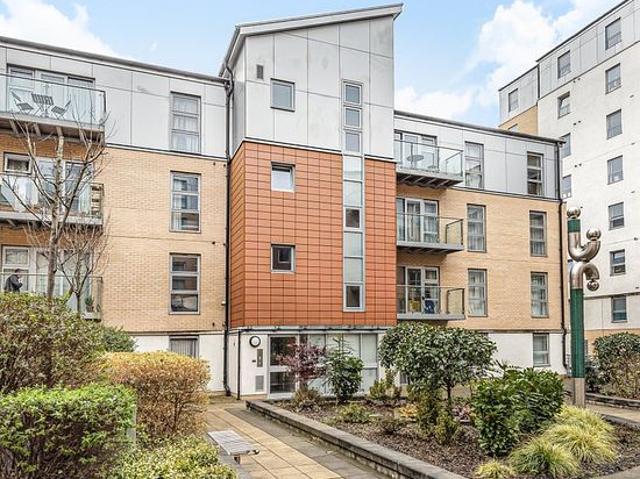 2 bedroom flat in London