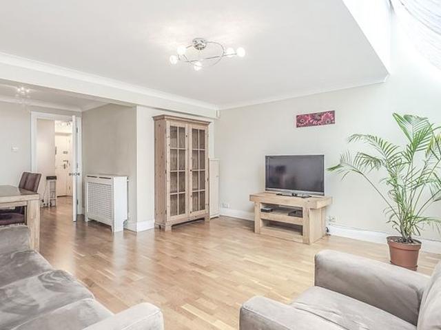 2 bedroom flat in London