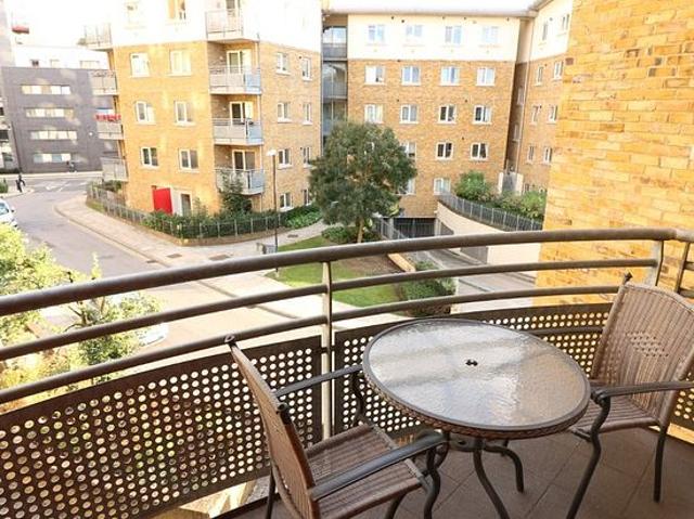 2 bedroom flat in London