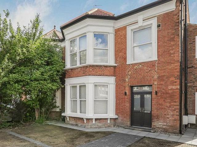2 bedroom flat in London