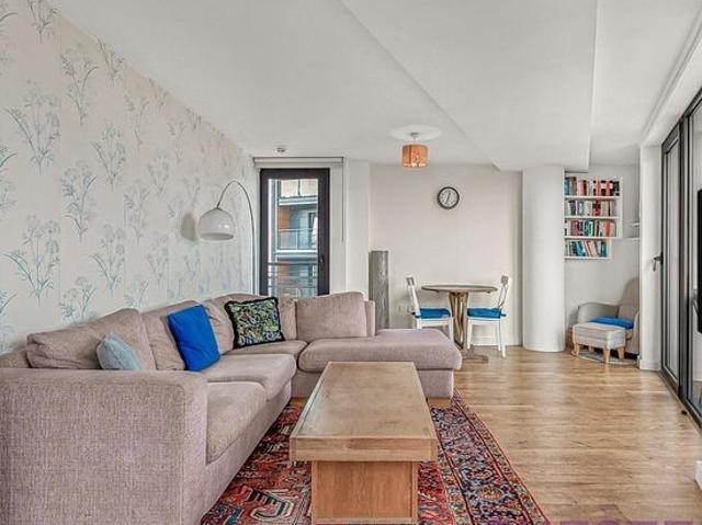 2 bedroom flat in London