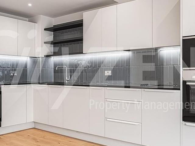 2 bedroom flat in London