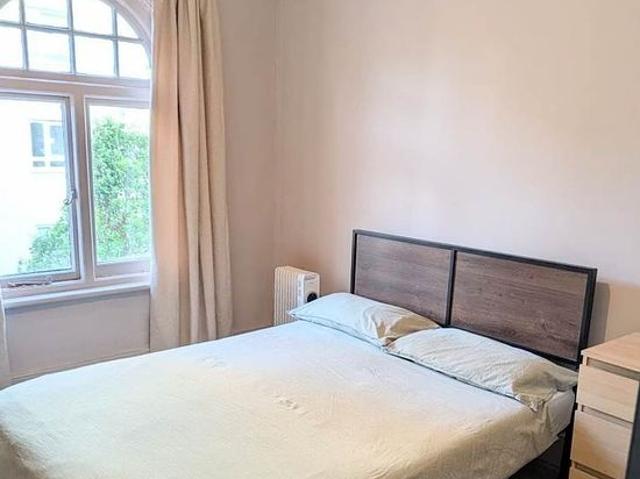 2 bedroom flat in London