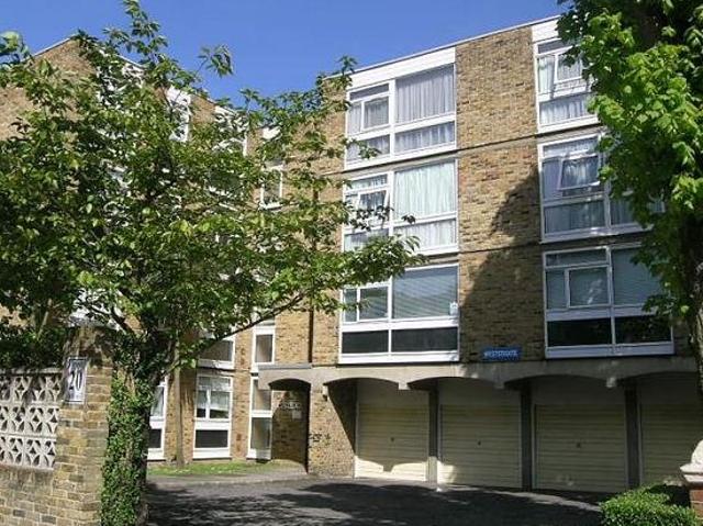 2 bedroom flat in London