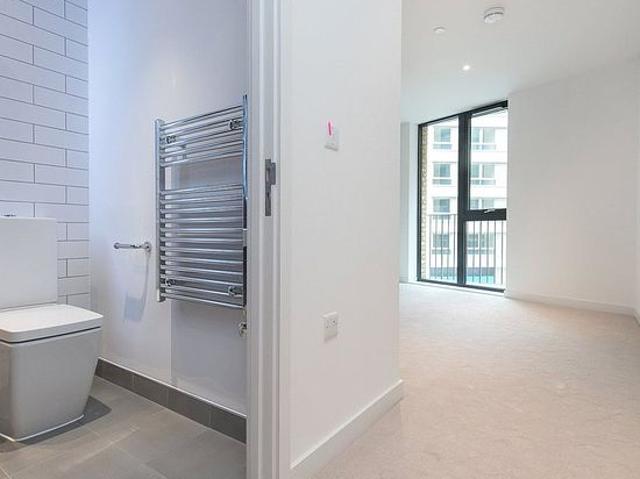 2 bedroom flat in London