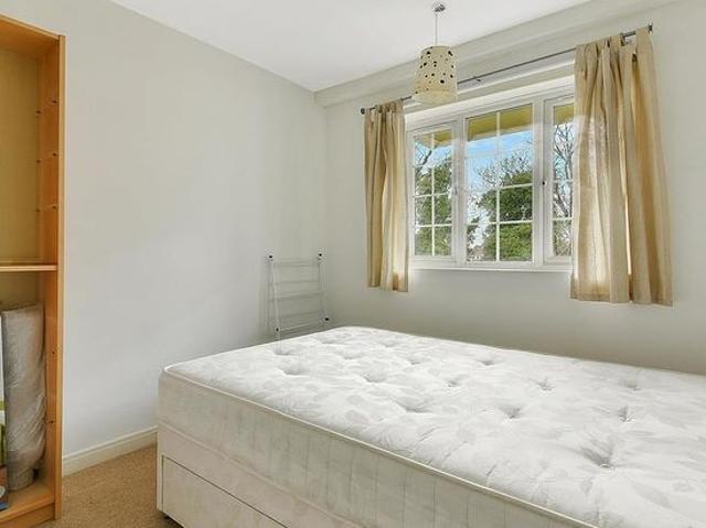 2 bedroom flat in London