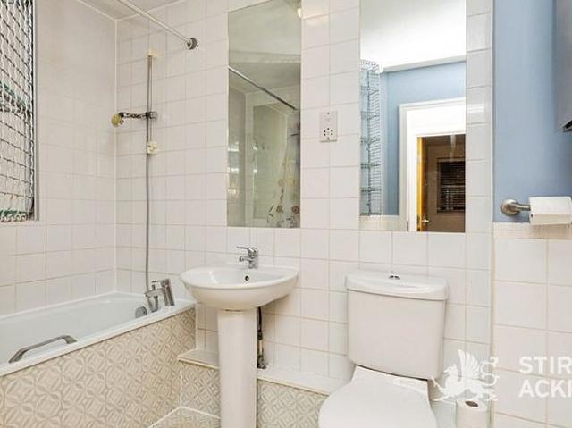 2 bedroom flat in London