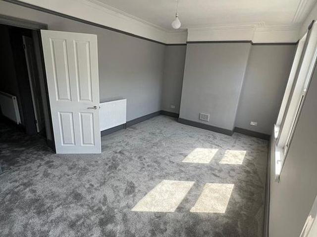 2 bedroom flat in London