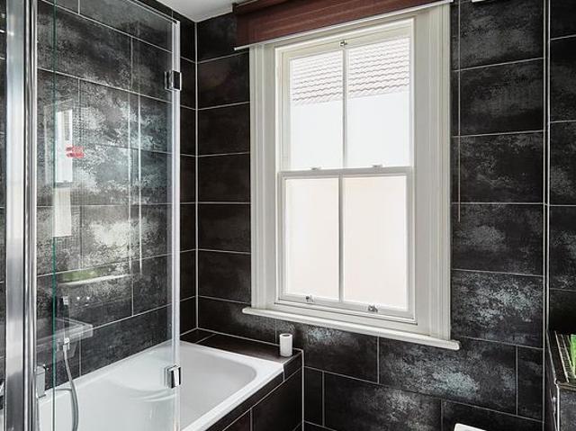 2 bedroom flat in London