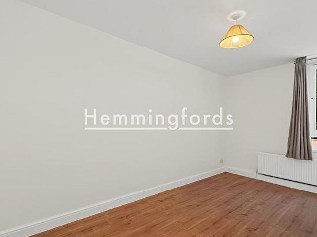 2 bedroom flat in London