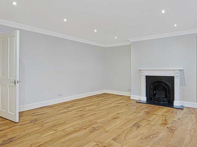 2 bedroom flat in London