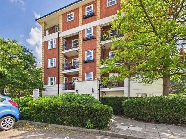 2 bedroom flat in London