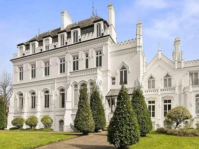 2 bedroom flat in London