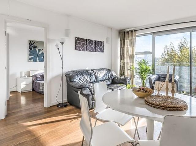 2 bedroom flat in London
