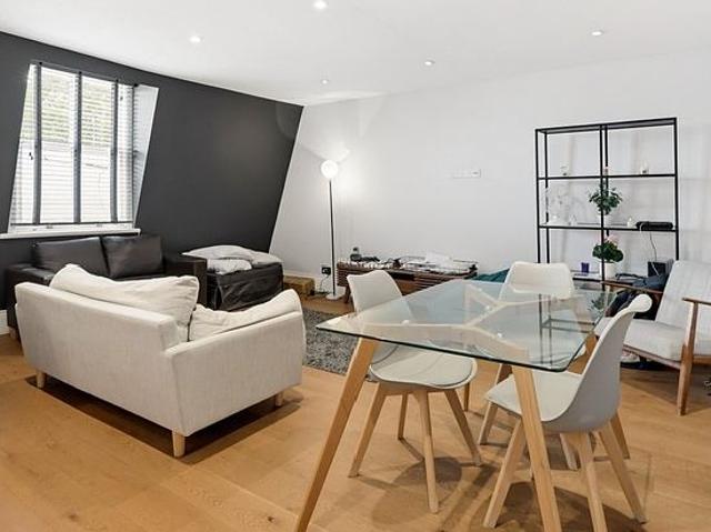 2 bedroom flat in London