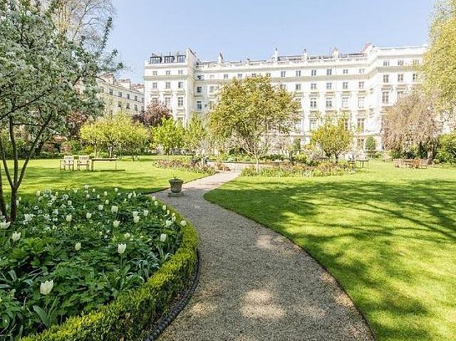 2 bedroom flat in London