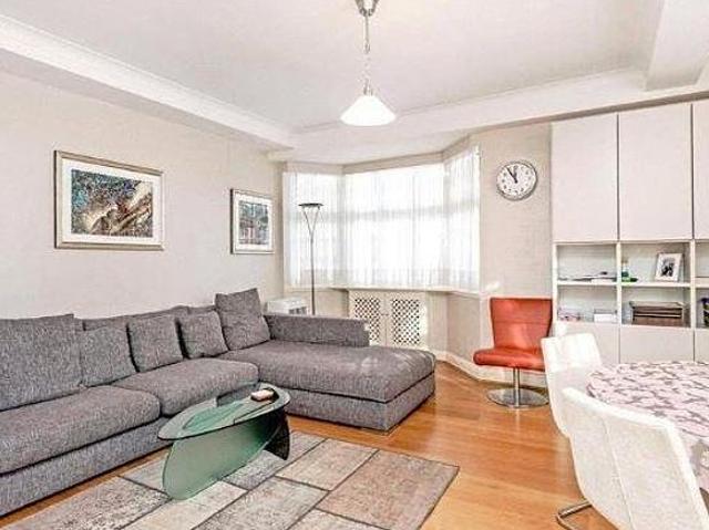 2 bedroom flat in London