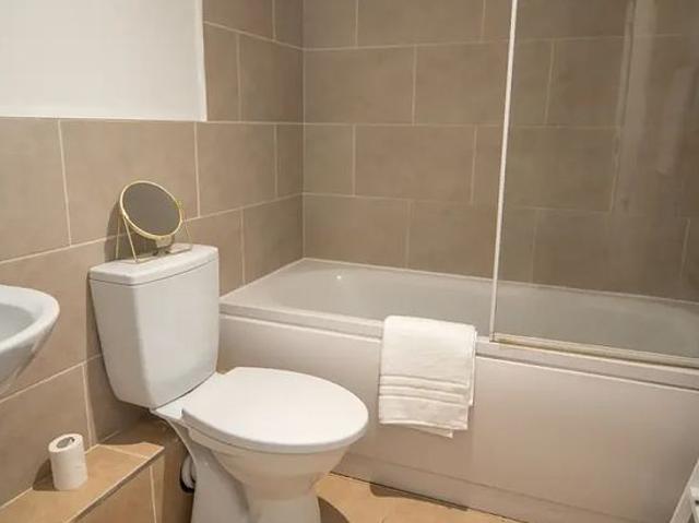 2 bedroom flat in London
