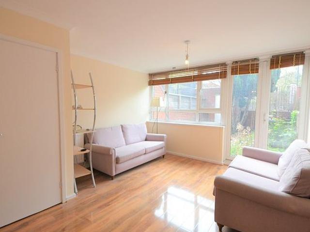 2 bedroom flat in London