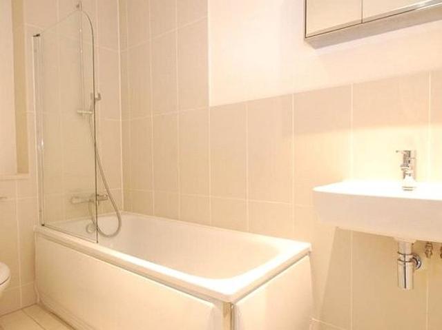 2 bedroom flat in London