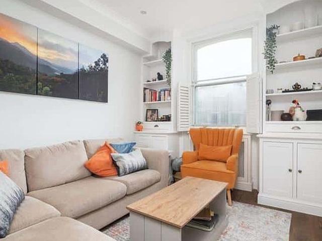2 bedroom flat in London