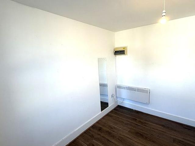 2 bedroom flat in London