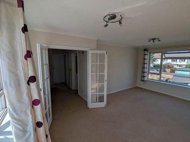 2 bedroom flat in Loughton