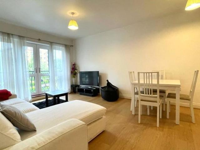 2 bedroom Flat in Luscinia View, Reading