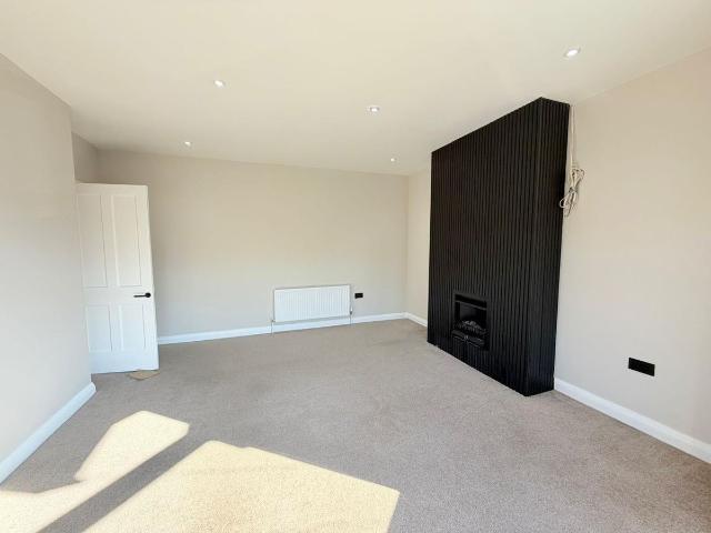 2 Bedroom Flat In Morley Hill, Enfield, Area EN2, 2 bed flat to rent, £2,000 pcm | PrimeLocation