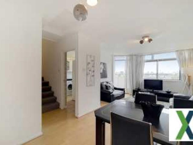 2 bedroom flat in Notting Hill Gate, London, W11