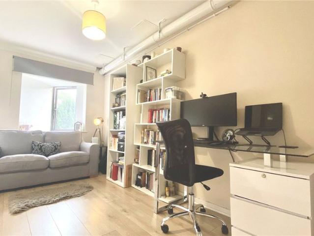 2 bedroom Flat in Quadrant Court, Reading