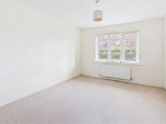 2 bedroom Flat in Red Kite Court, Maidenhead