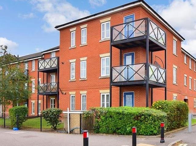2 bedroom flat in Romford