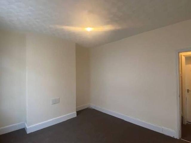 2 bedroom flat in Rotherham