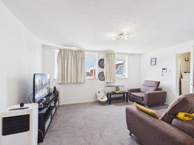 2 bedroom Flat in Southlake Court, Woodley