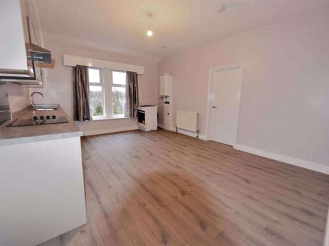 2 bedroom Flat in Springwood Road Flat 10, Leeds