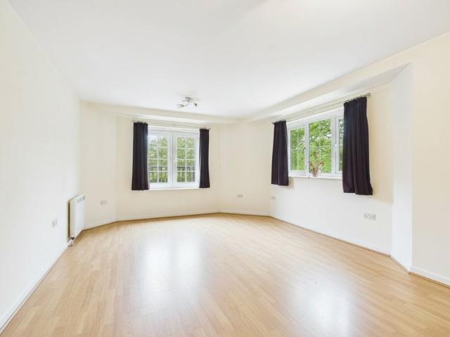 2 bedroom Flat in St. Dominic Close, Hampshire