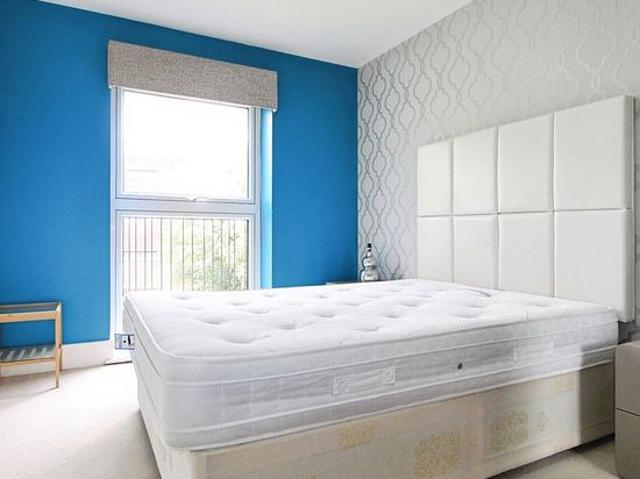 2 bedroom flat in Stanmore
