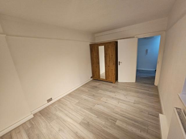 2 Bedroom Flat Let in