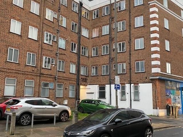 2 Bedroom Flat Let in